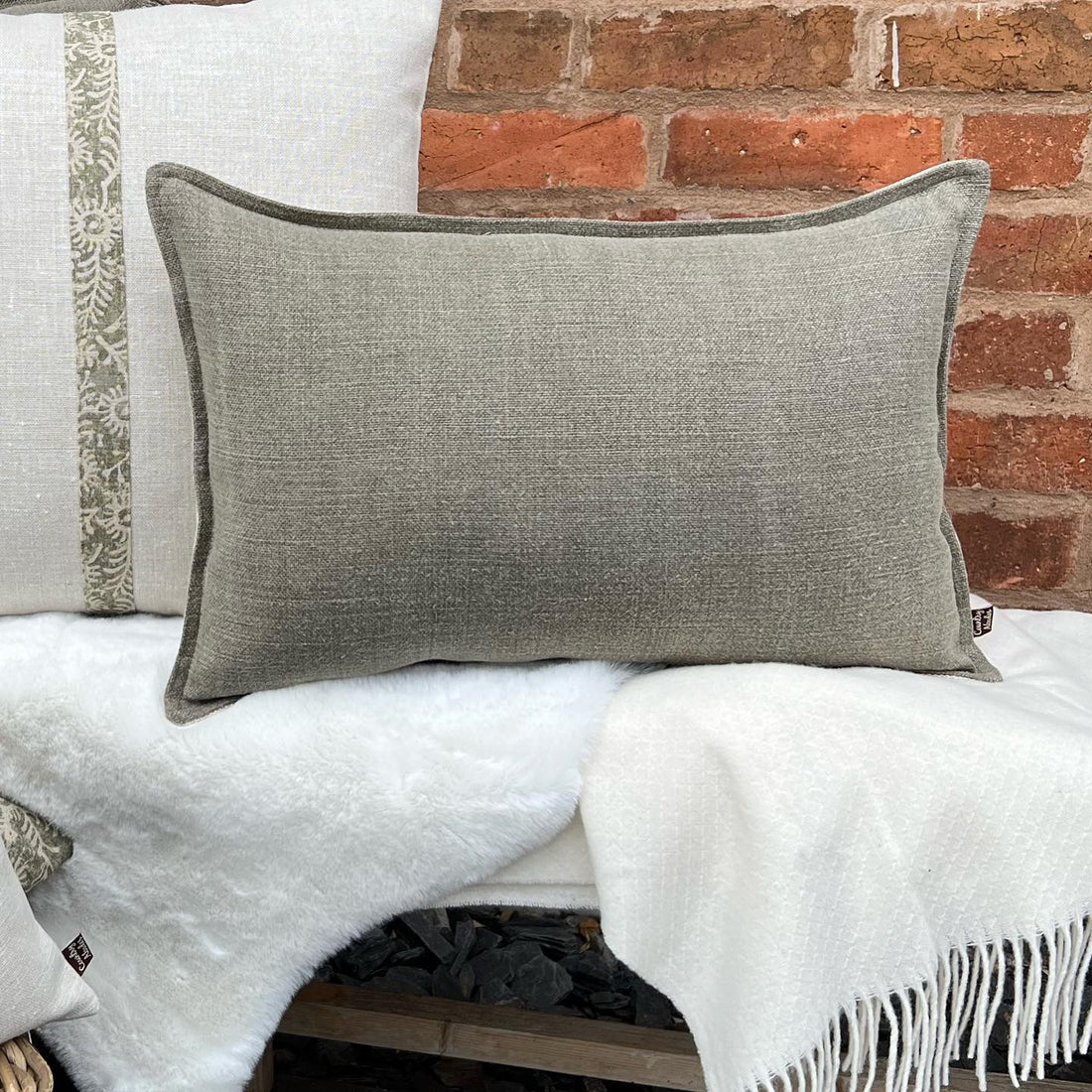 Neptune Chloe Moss Linen Fabric Oxford Cushion – Country Abodes
